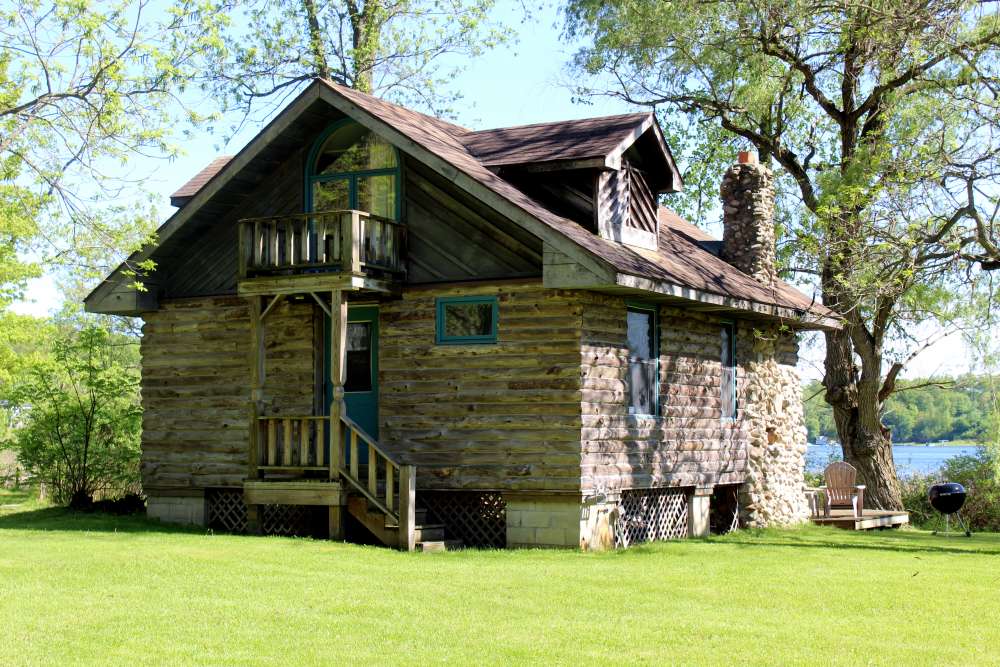 Naktsmājas / Accommodations – Latvian Center Garezers